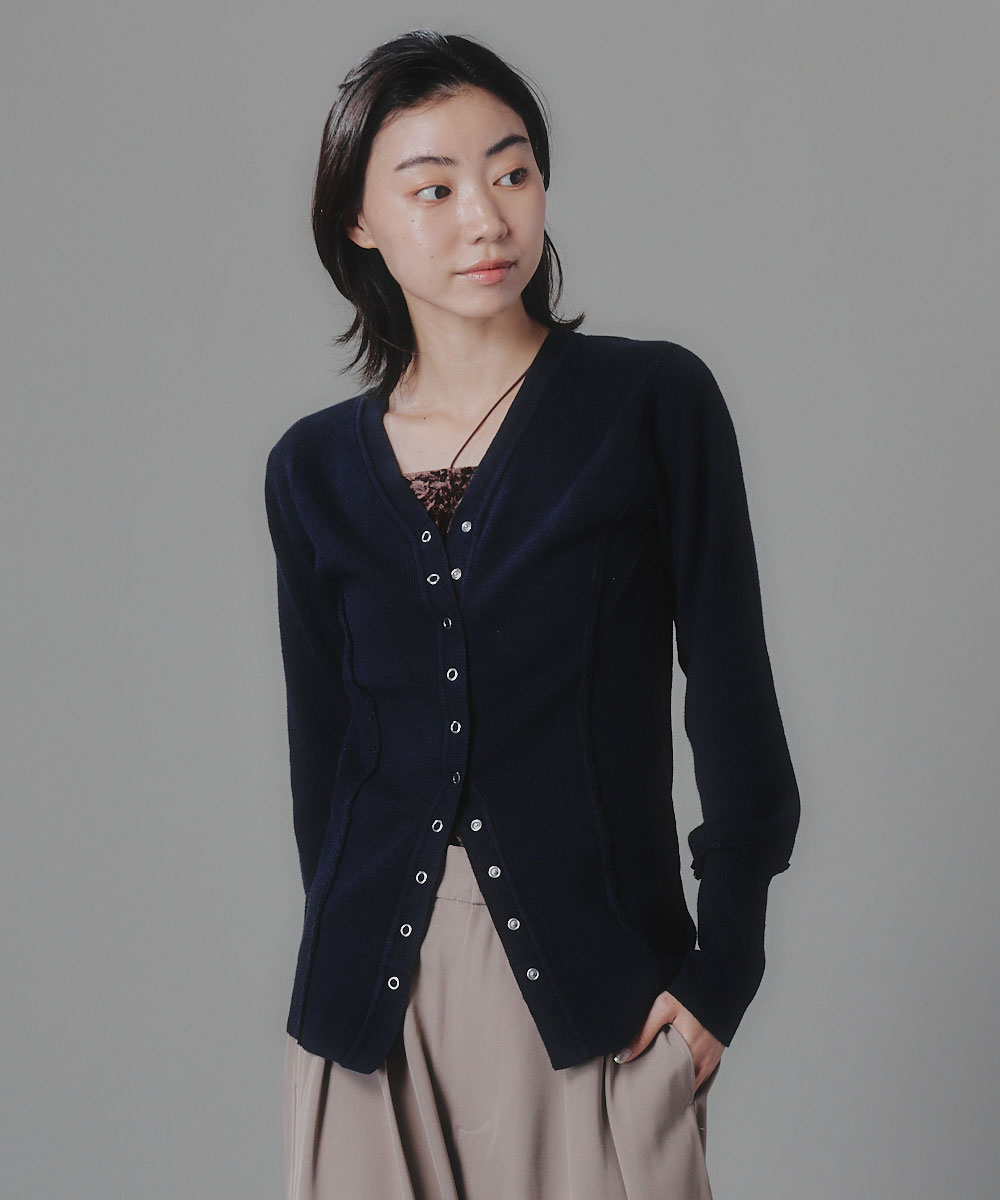 SENSE OF PLACE 台灣官方網站- 拼接V領開襟衫Patchwork V-Neck SENSE OF PLACE 台灣官方網站- 拼接V領開襟衫Patchwork V-Neck